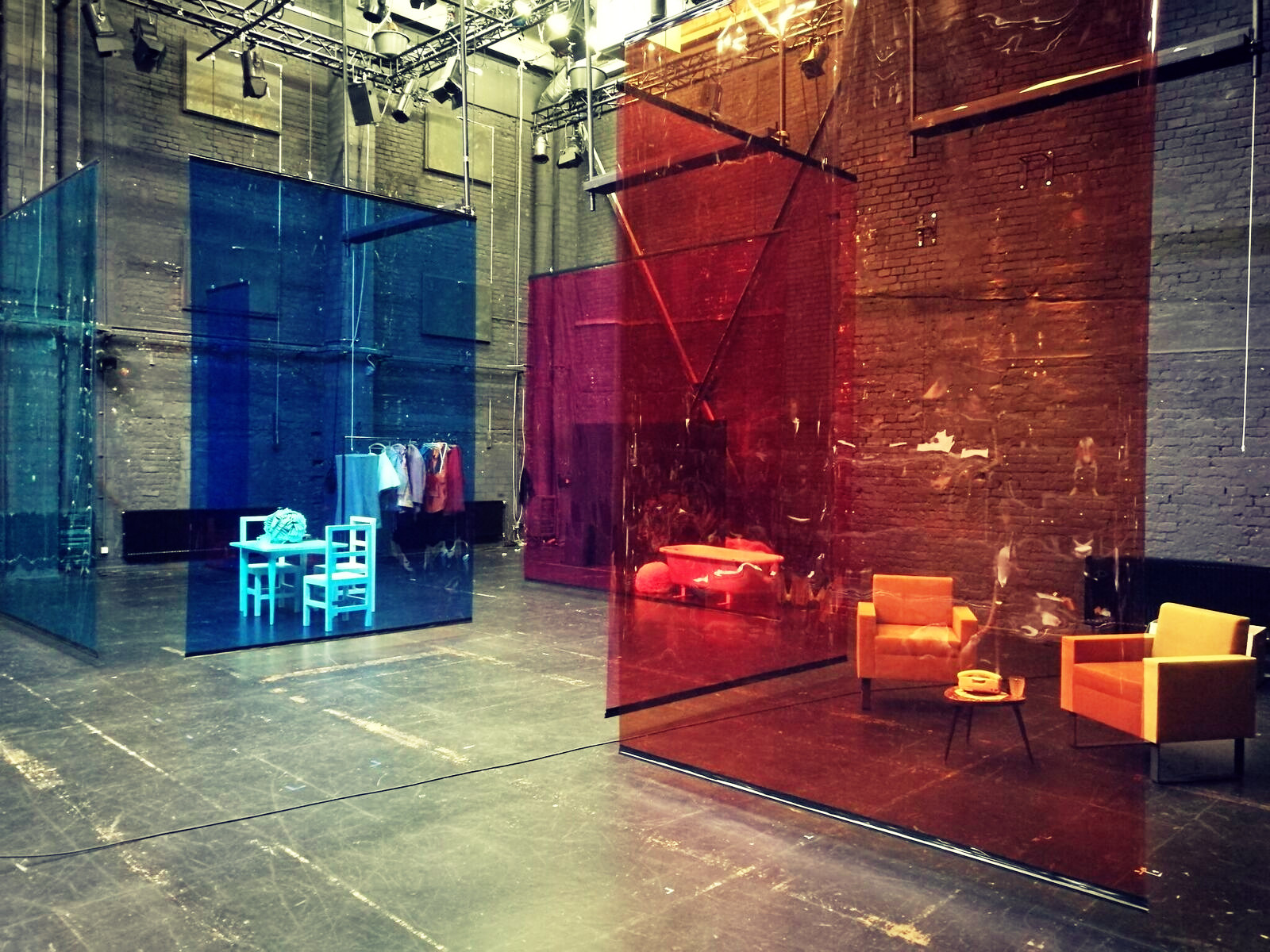 mascha mihoa bischoff | KOSTÜM- UND BÜHNENBILD