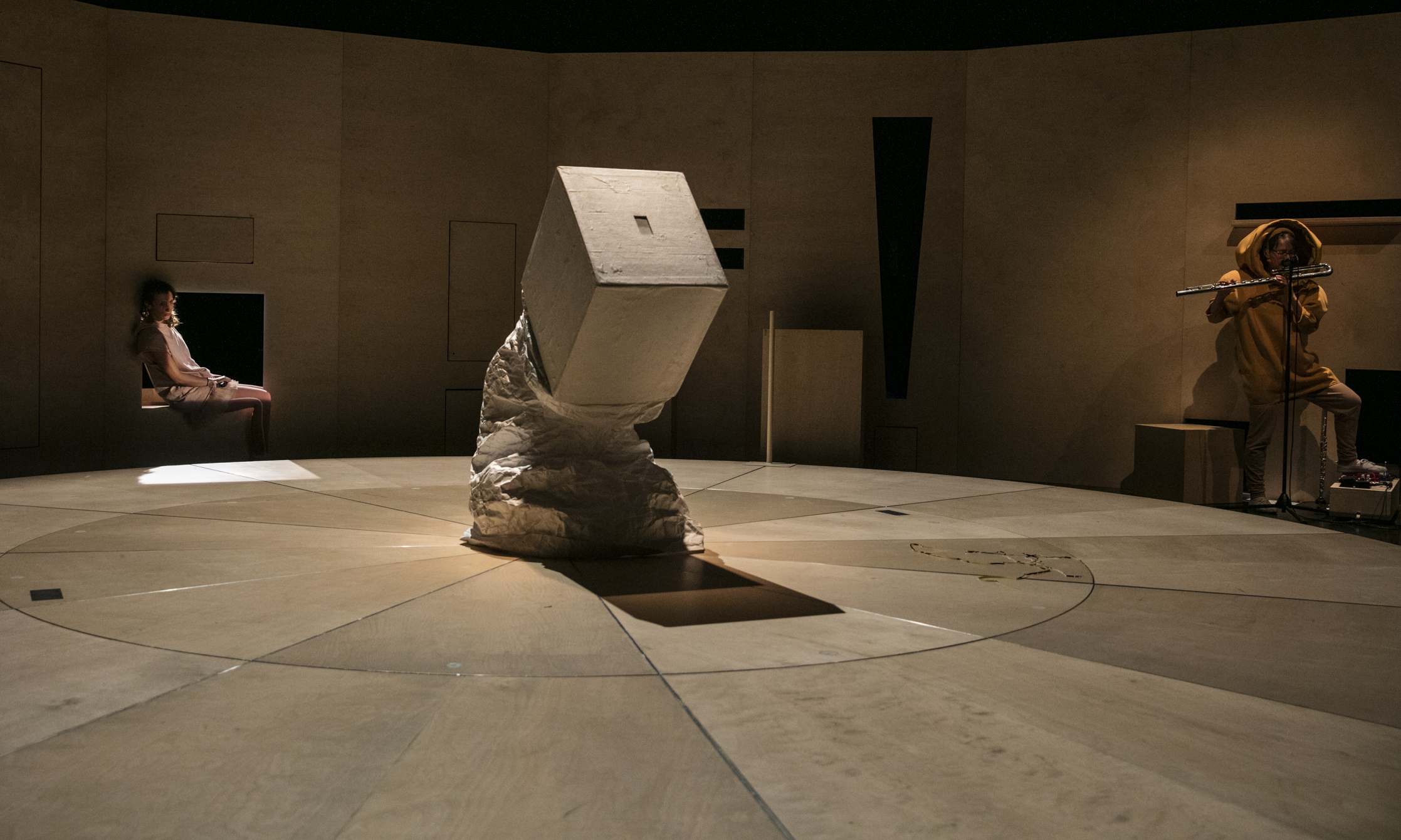 mascha mihoa bischoff | KOSTÜM- UND BÜHNENBILD